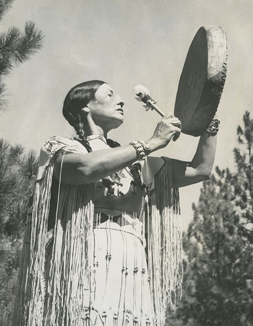 Te Ata in ceremonial dress | Nash Library