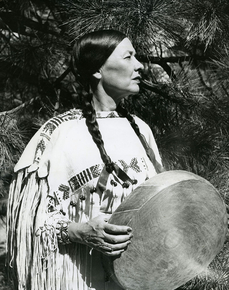Te Ata holding a drum | Nash Library